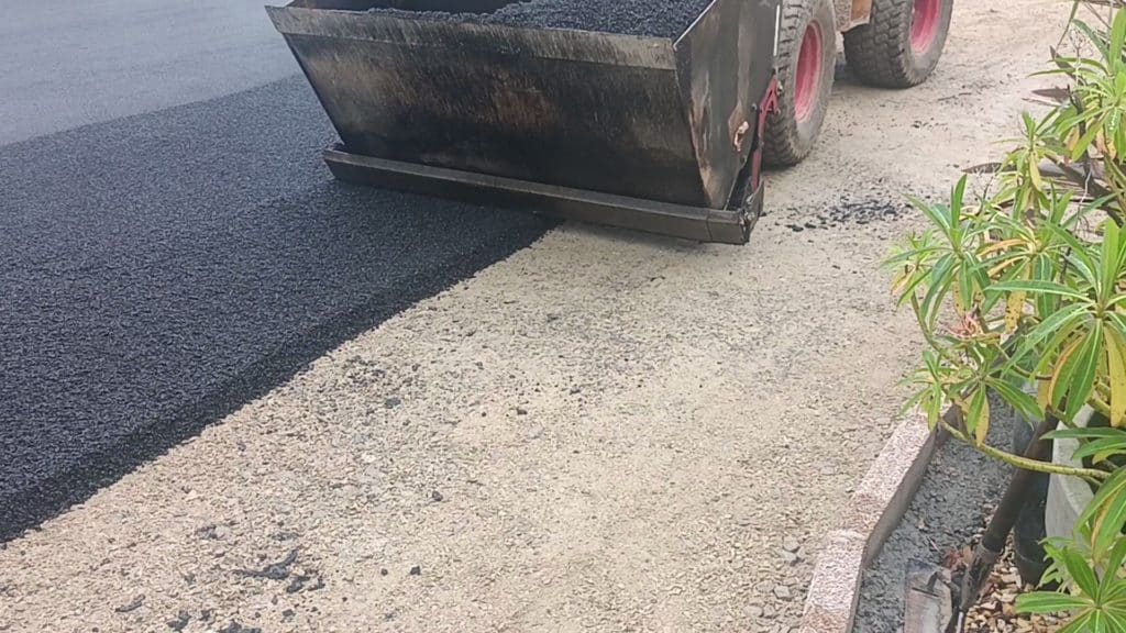 Follower Grading Bucket, Paver, Finisher, Asphalt, Daoulas, Brittany